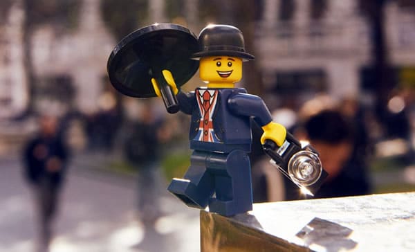 Lester, official mascot of the new London LEGO Store: First visual ...