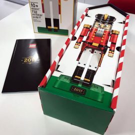 Le cadeau 2017 de LEGO à ses employés : 4002017 "Technic" Nutcracker ...
