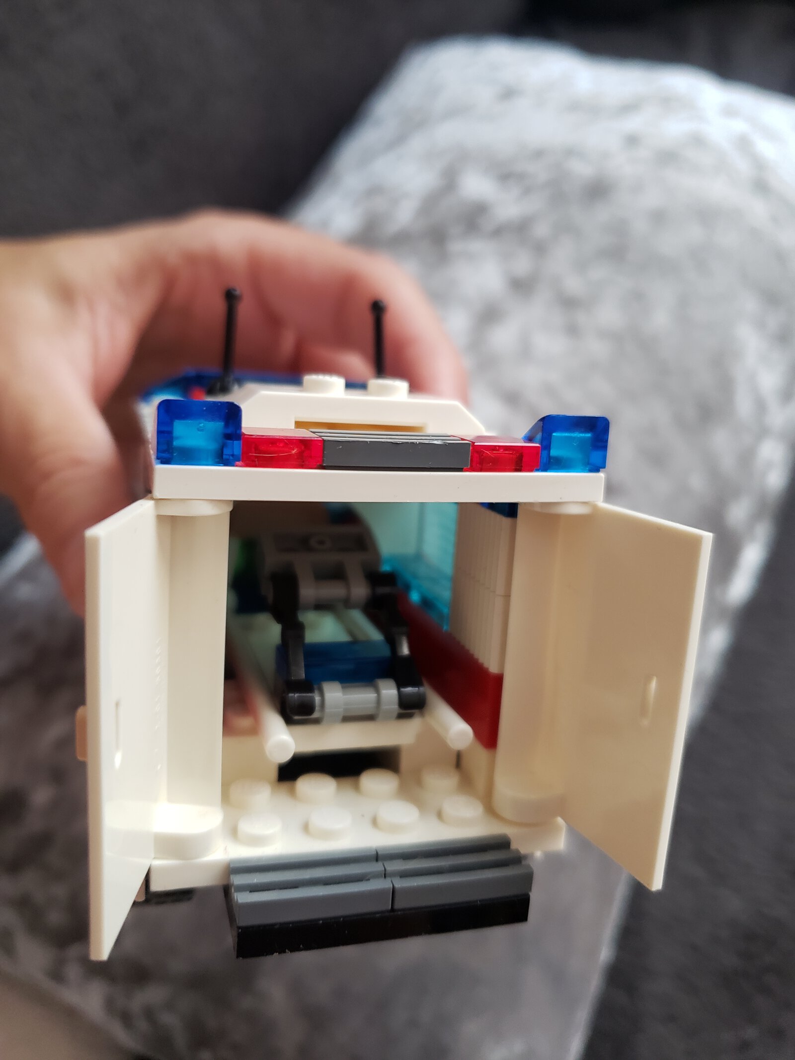 LEGO CITY AMBULANCE 7890 - HOTH BRICKS